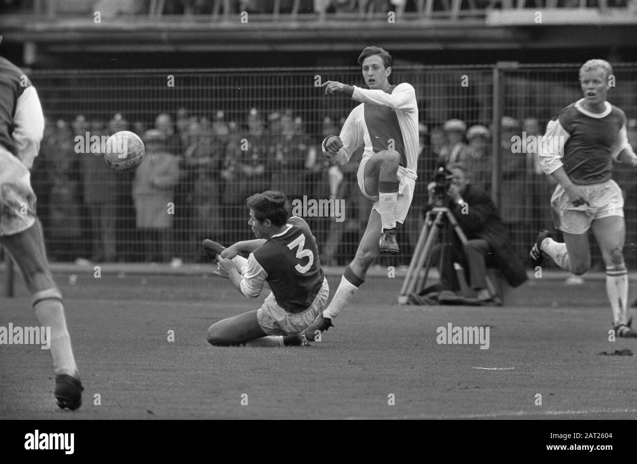Feyenoord vs. Ajax 1-0, number 26 Israel in duel with Cruyff Stock ...