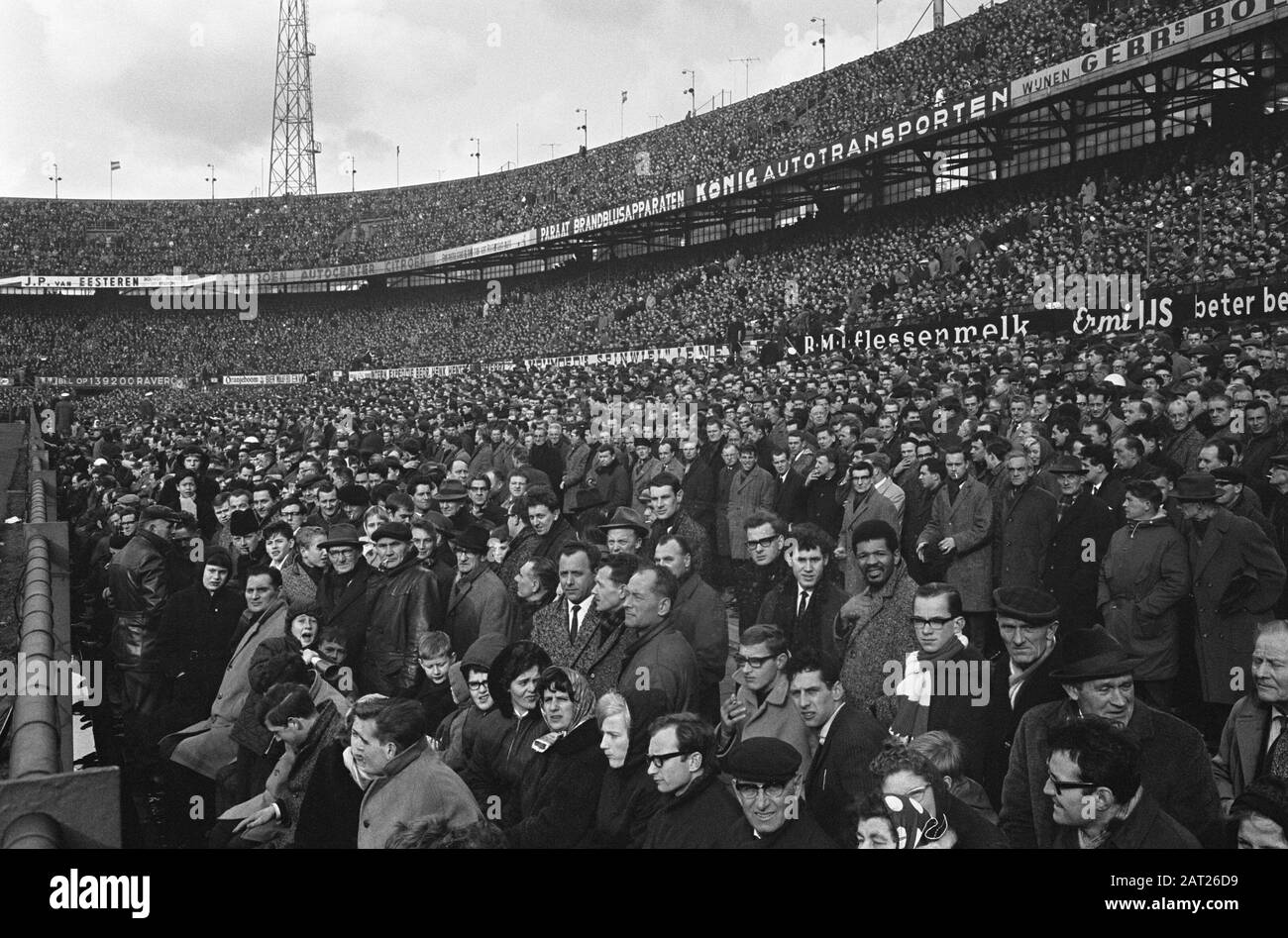 Feyenoord against DWS 3-1, crowds in stadium Date: February 14, 1965 ...