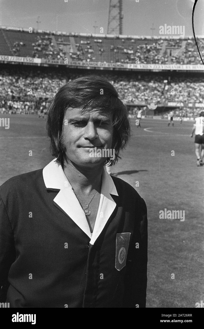 Referee frans derks hi-res stock photography and images - Alamy