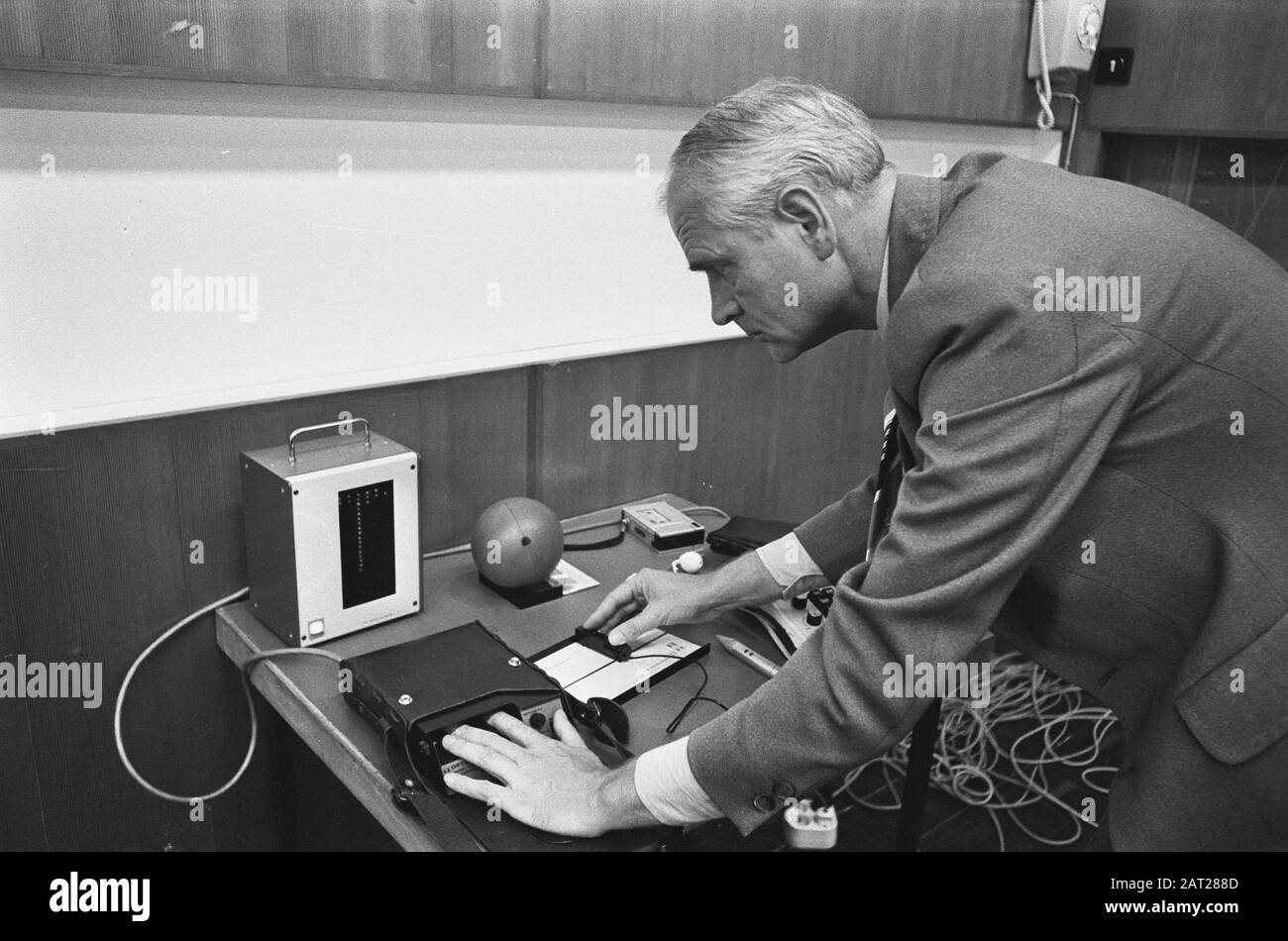 12 October 1976 High Resolution Stock Photography and Images - Alamy