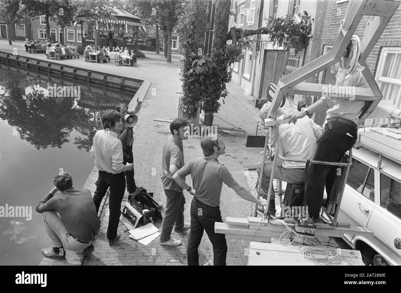 Documentary film crew Black and White Stock Photos & Images - Alamy