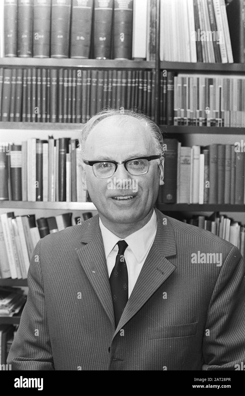 Philosopher dr hi-res stock photography and images - Alamy