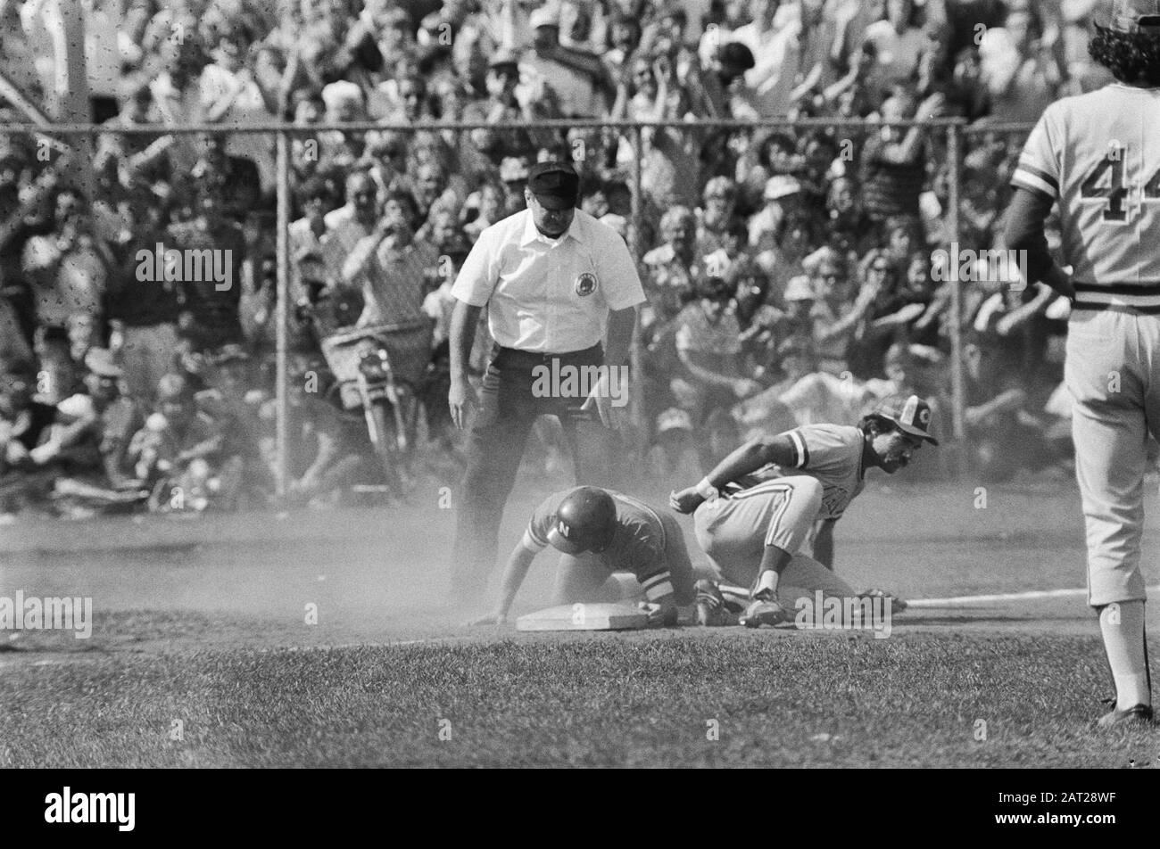 Basebal player Black and White Stock Photos & Images - Alamy
