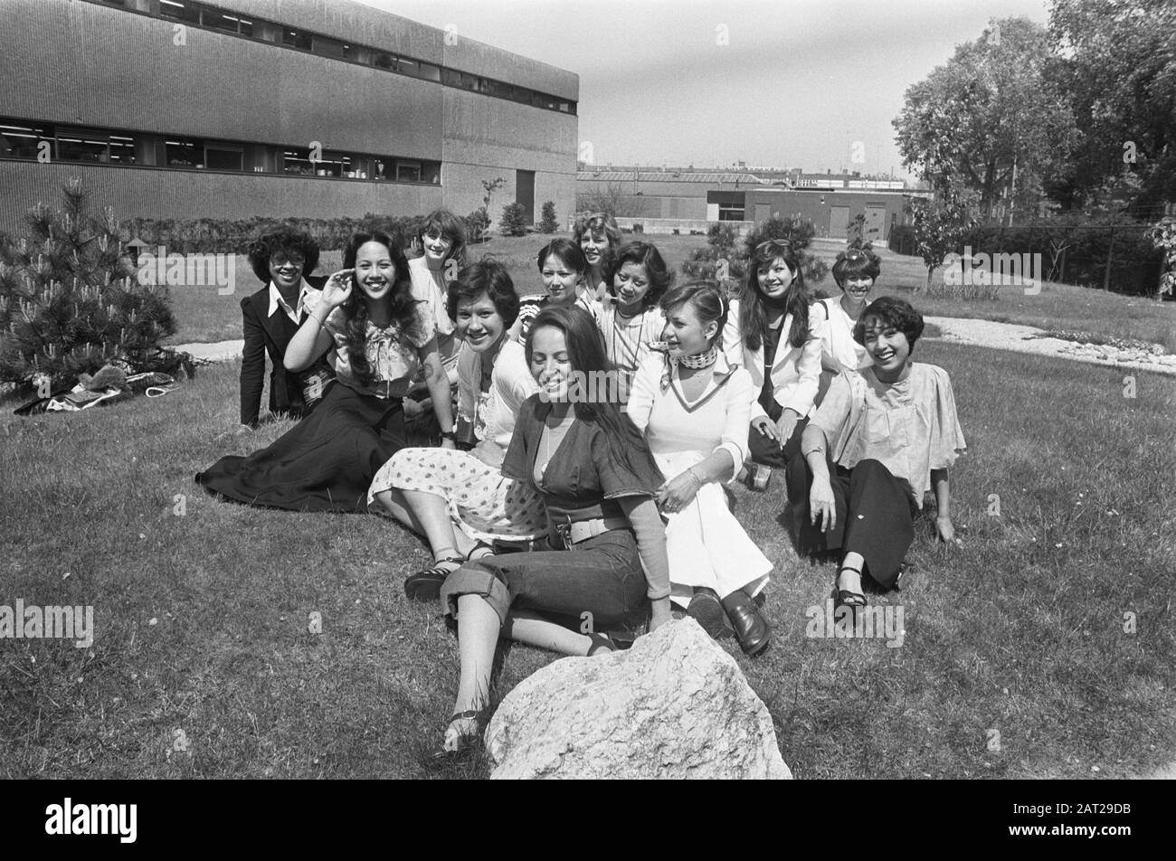 Finalists election miss pasar malam commissioned hi-res stock ...