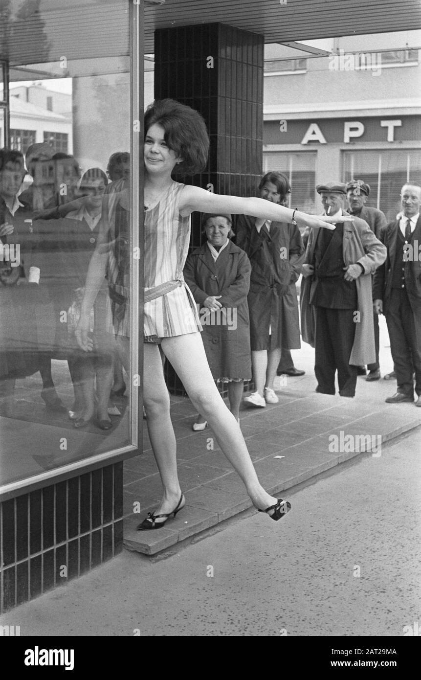 Finland Finnish women's fashion show on the street Date: 5 July 1967 ...