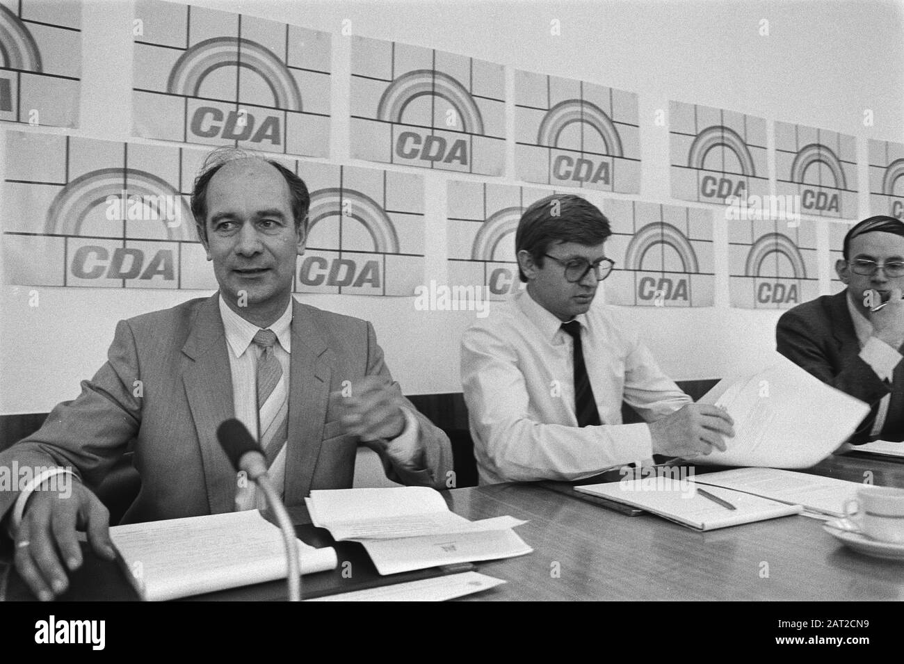 Group deliberation cda hi-res stock photography and images - Alamy