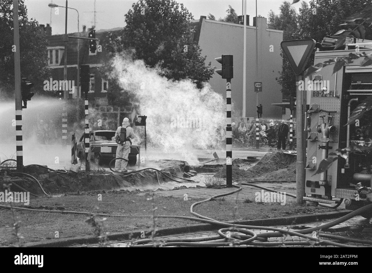 Gas pipeline exploded and caught fire at the Amstelveenseweg in ...