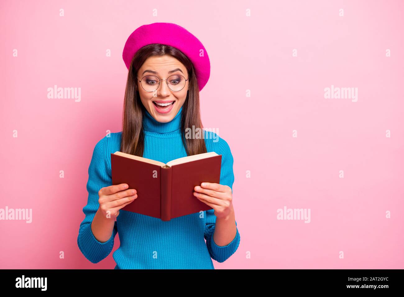 Unbelievable story ending. Astonished crazy girl read textbook ...