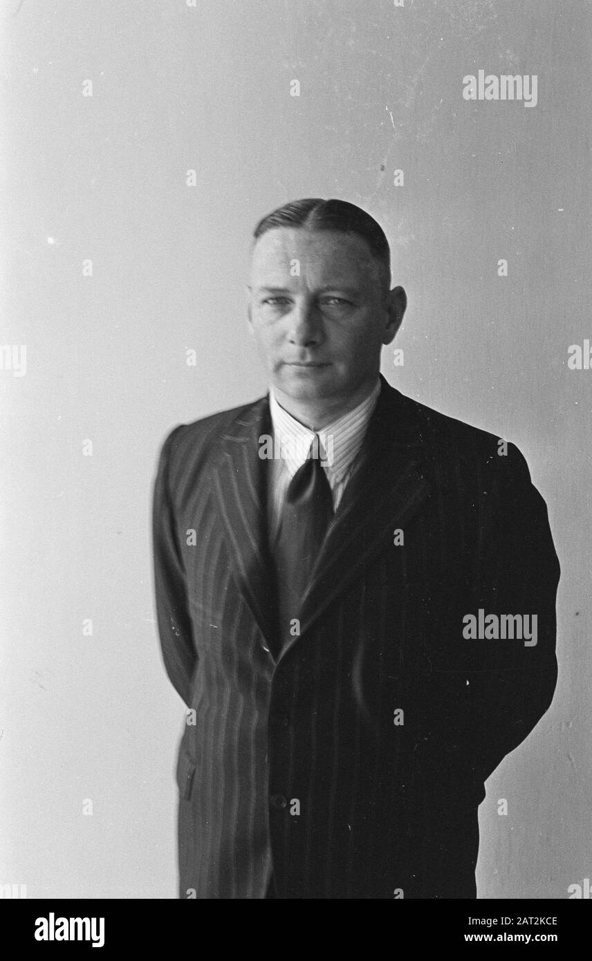 Staff Cabinet L.L. and recording General Spoor [and Mrs. Spoor DK ...