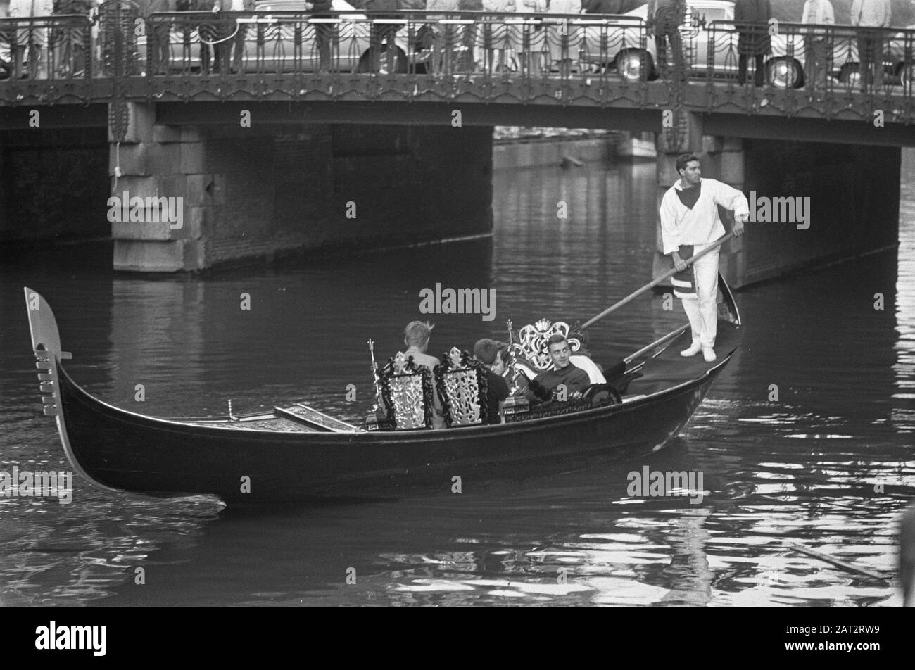 Gondolas in Amsterdam canals Date: June 20, 1968 Keywords: GONDELS ...