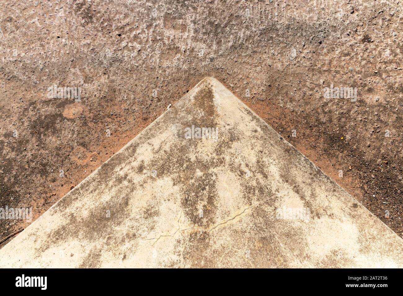 A close up view of a concrete design in the middle of a parking lot ...