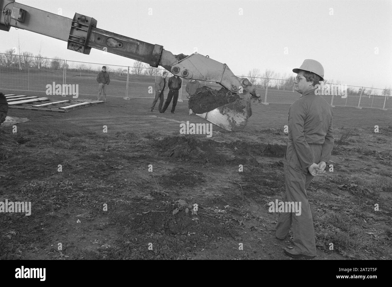 Excavation by gif on golf course (former landfill) at Alphen Date ...