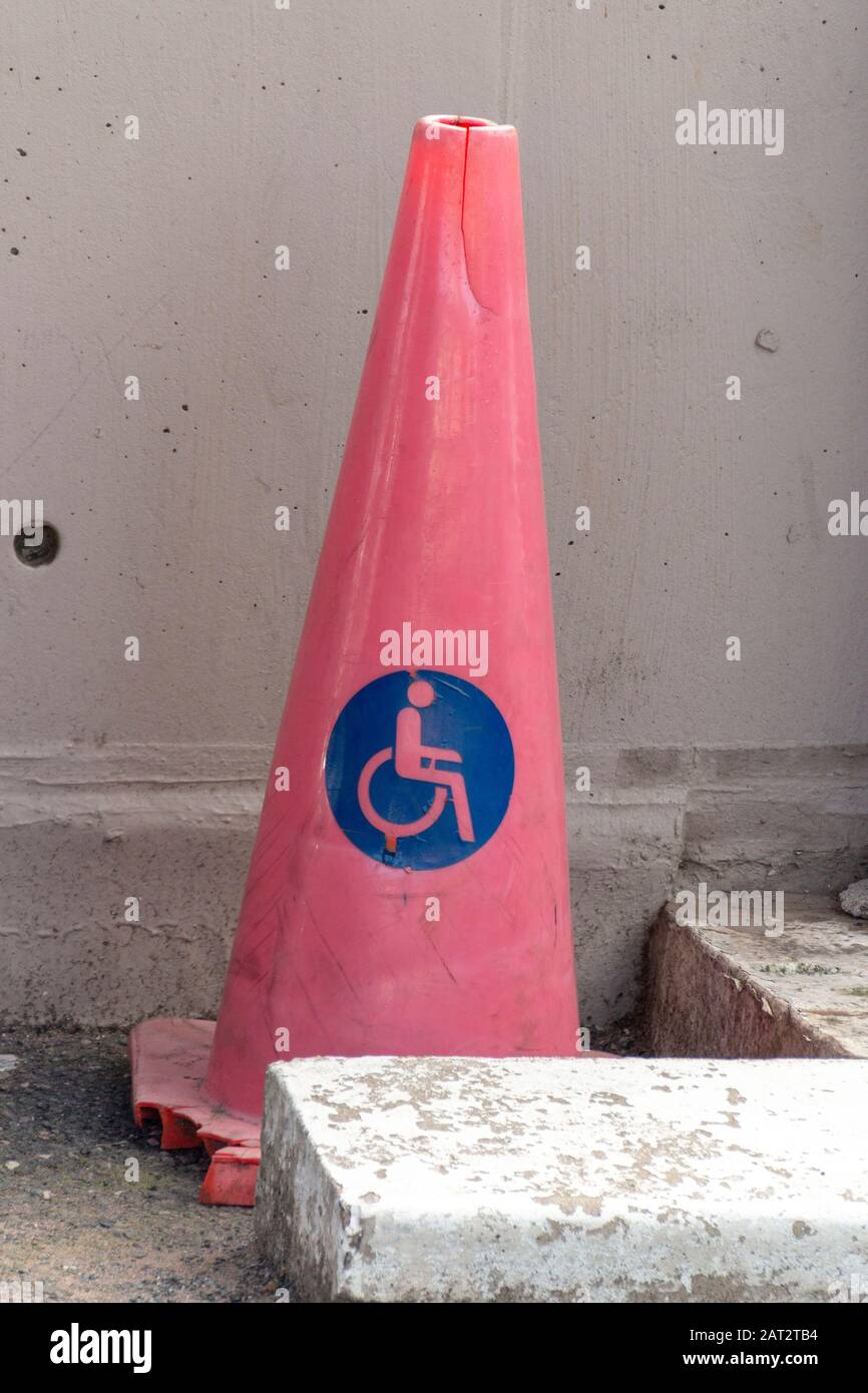 Red disabled sign hi-res stock photography and images - Alamy