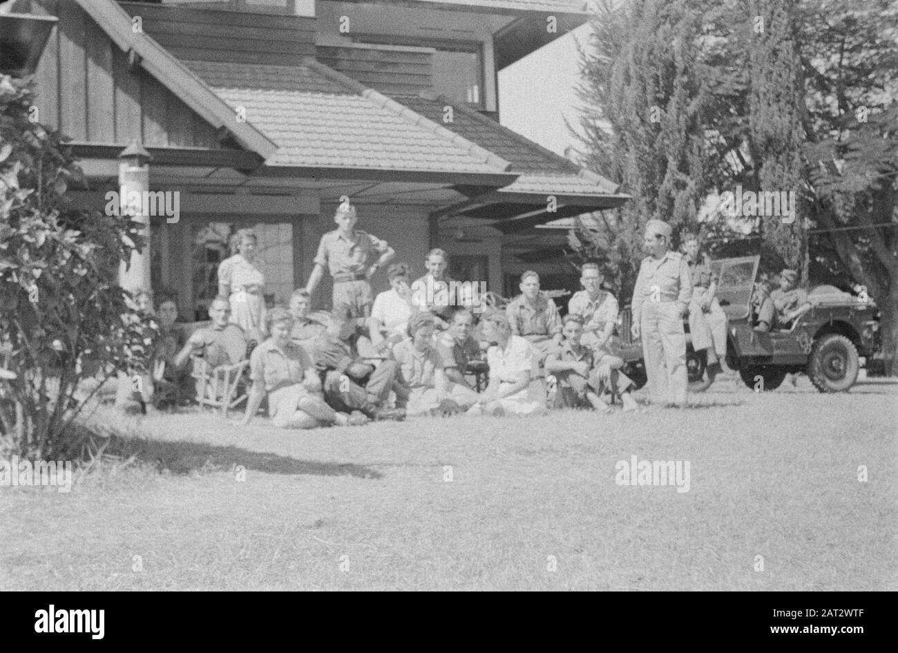 Bandoeng Group photo of unknown persons Date: 1946 Location: Bandung ...