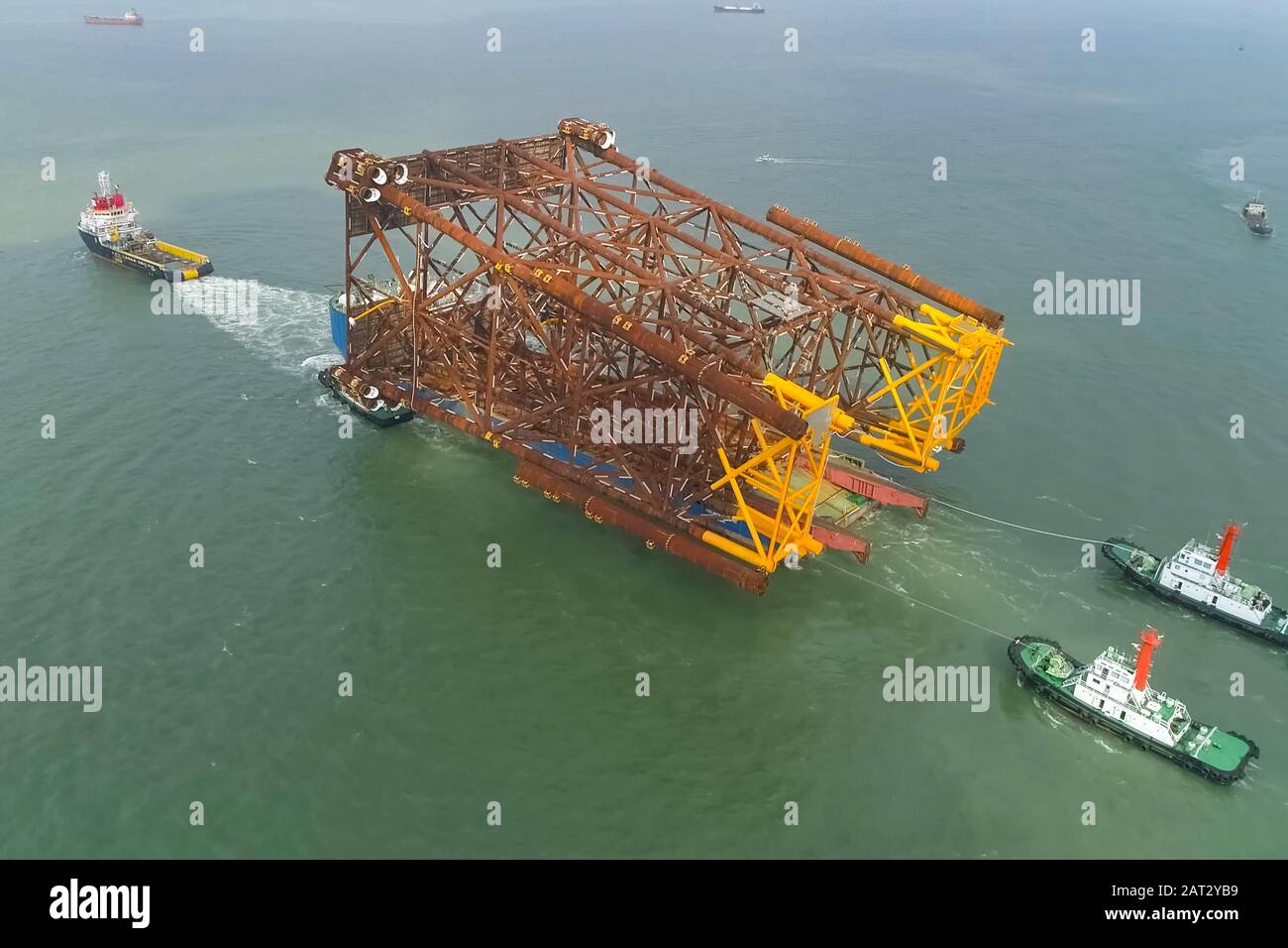 Oil riser, offshore platform hi-res stock photography and images - Alamy