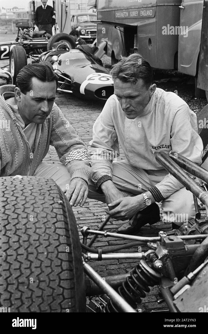 Training Grand Prix in Zandvoort, Dan Gurney (right) and Jack Brabham ...