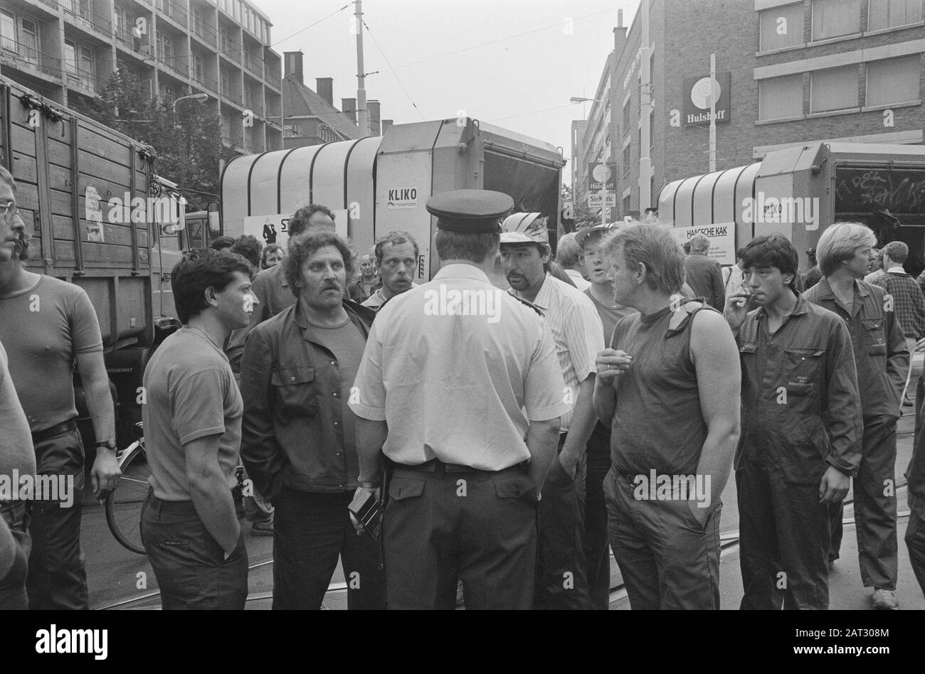 Blocking garbage men hi-res stock photography and images - Alamy