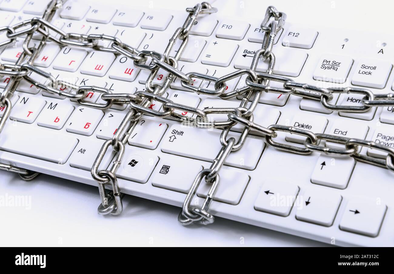 Keyboard locked in chain. Internet freedom concept Stock Photo - Alamy