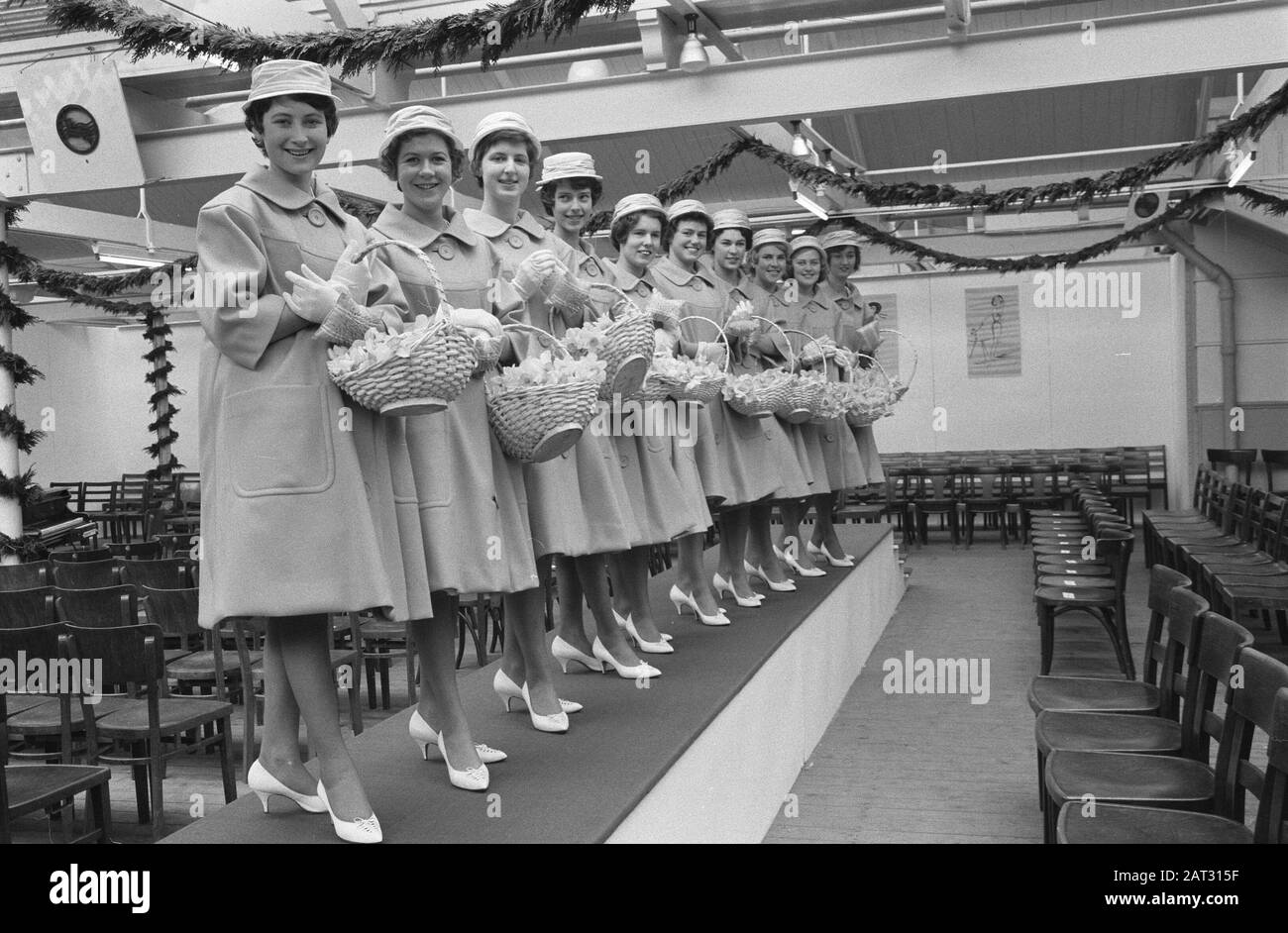 Haarlem flower girls with their new costumes Date: March 2, 1961 ...