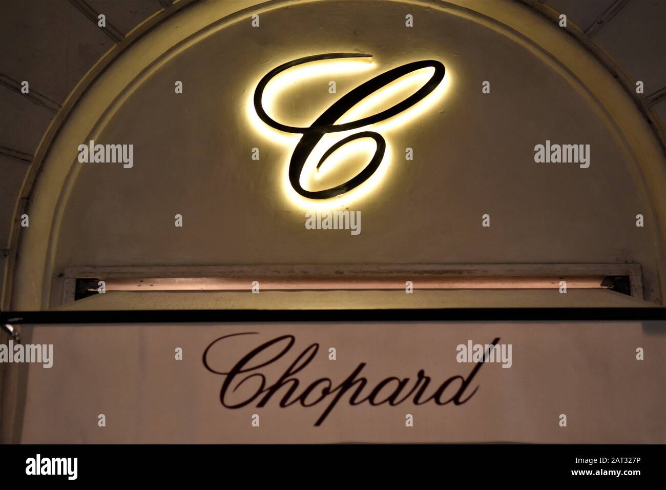 CHOPARD SIGN ON THE WALL OF THEW BOUTIQUE Stock Photo - Alamy
