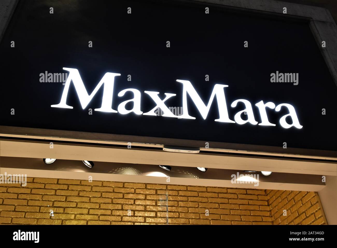 Max mara logo hi-res stock photography and images - Alamy