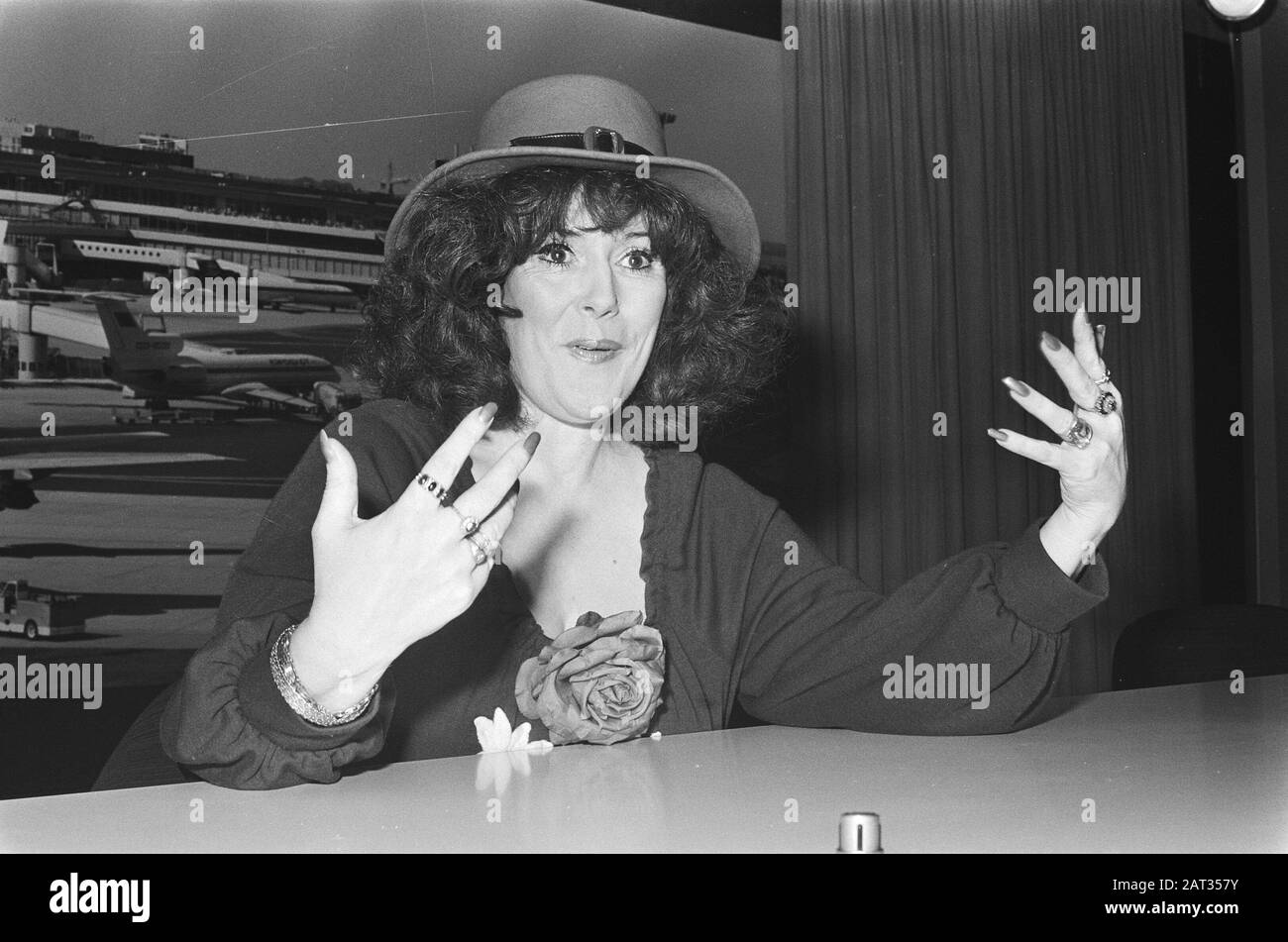 Clairvoyant kim tracey hi-res stock photography and images - Alamy