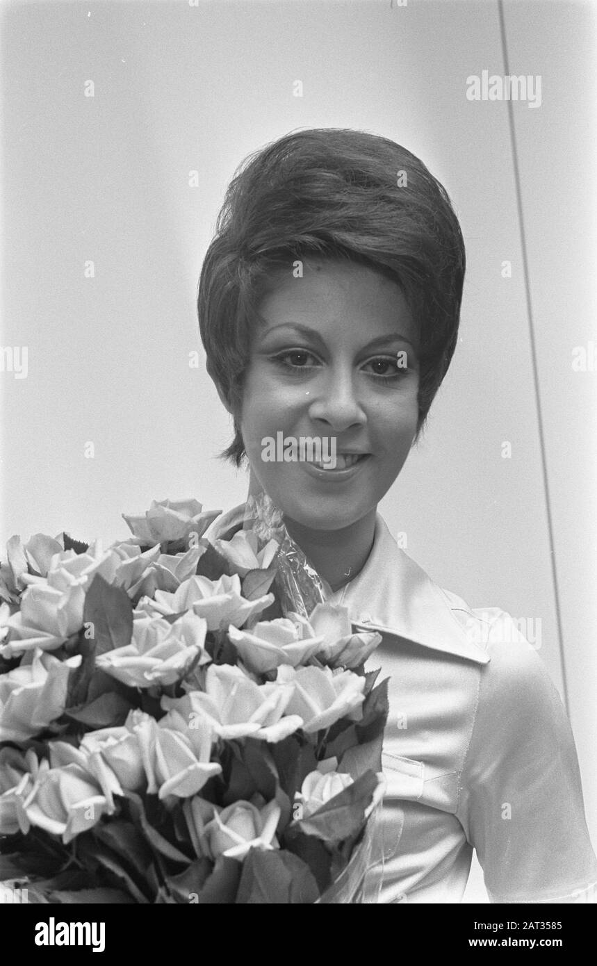 Helen shapiro arrives hi-res stock photography and images - Alamy