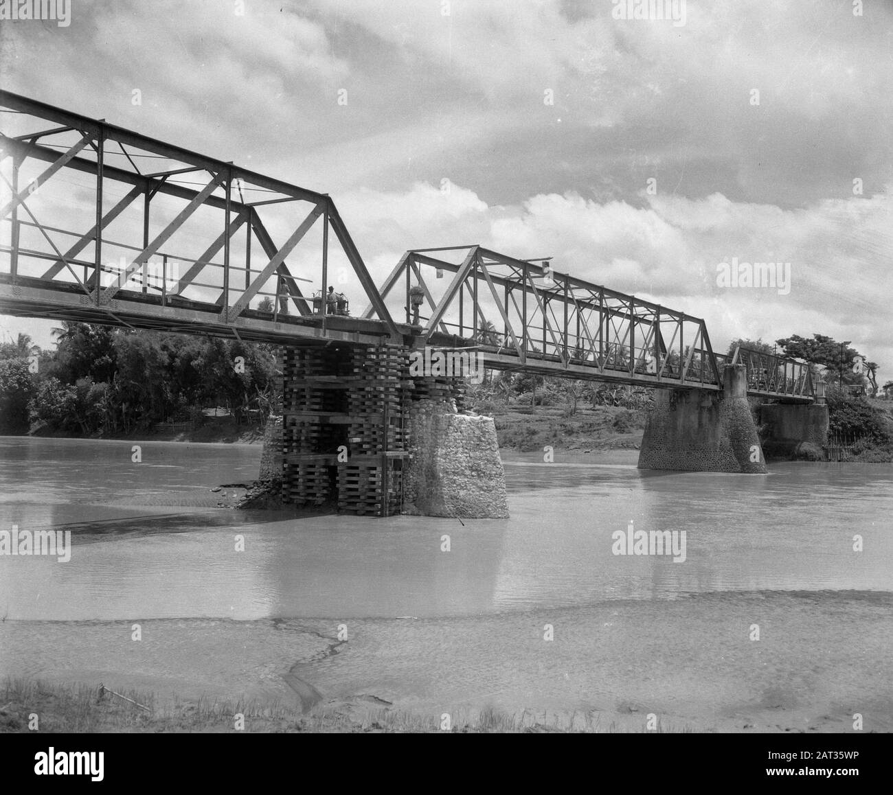 Genie Captain Cramwinkels [photos repair work various bridges ...