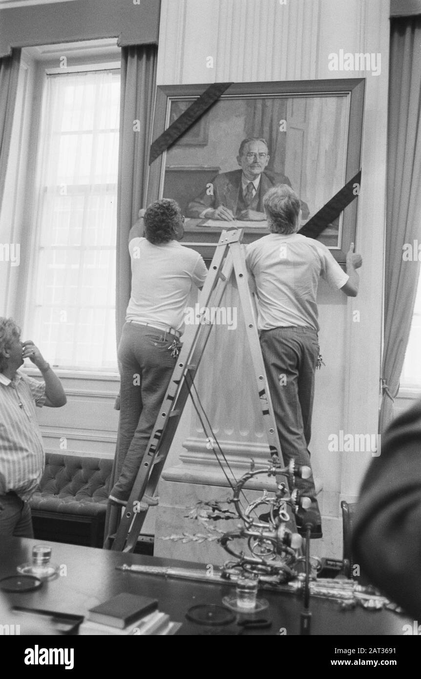 Memorial Dr. W. Drees in House; portrait Drees is removed Date: May 25 ...