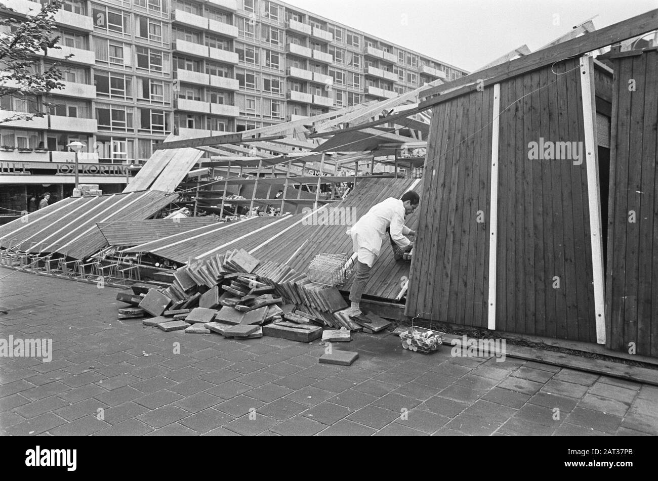 Destroyed shops Black and White Stock Photos & Images - Alamy