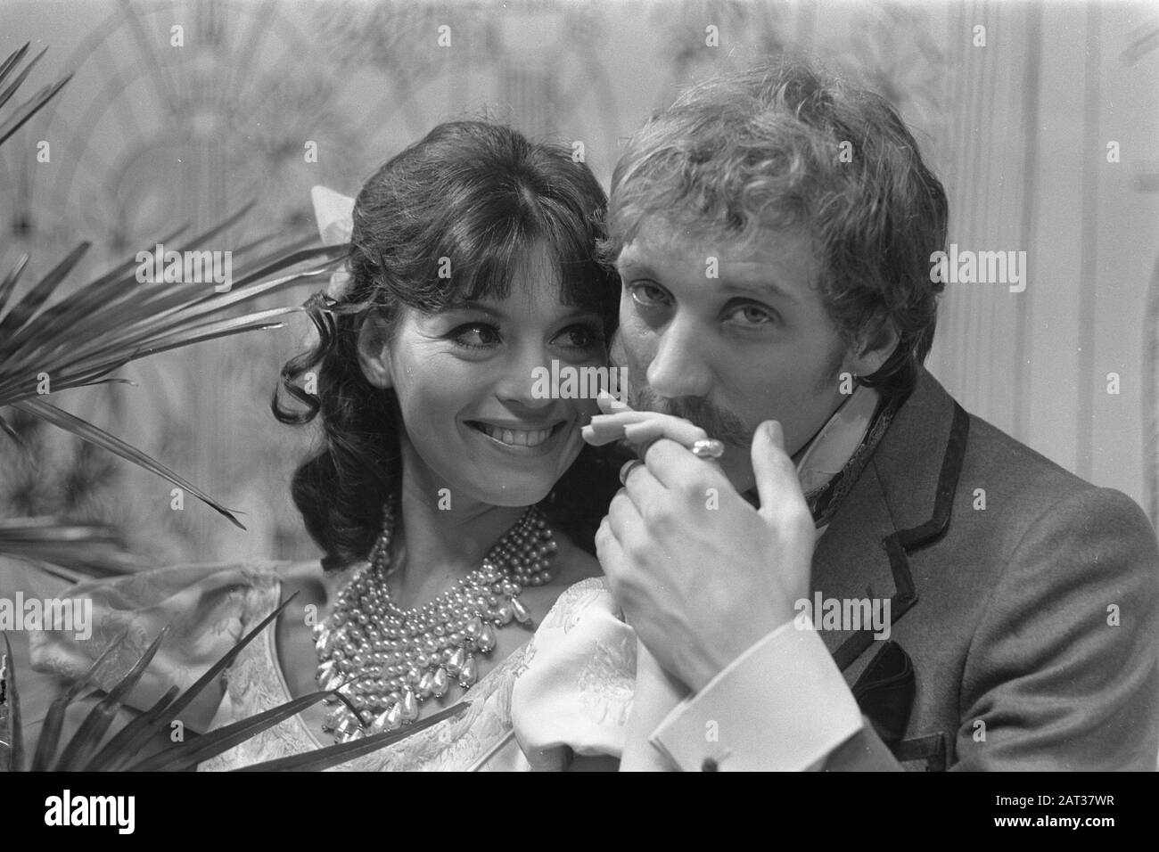 Herman van Veen TV show; here with Marijke Merckens Date: November 6 ...