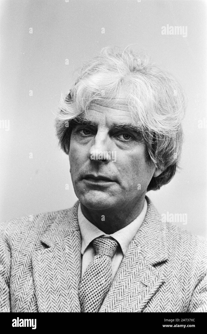 Official state portrait of Queen Beatrix van Herman Curtain Herman ...