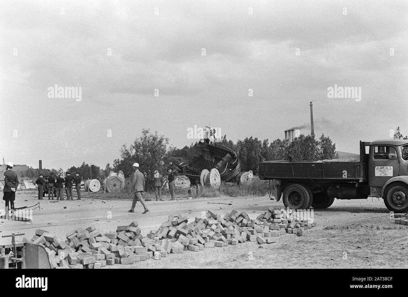 Exploded powder ship hi-res stock photography and images - Alamy