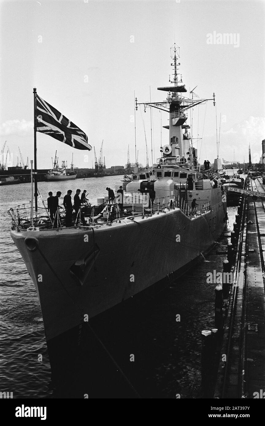The English frigate HMS Lowestoft F103, a submarine hunter, visits ...