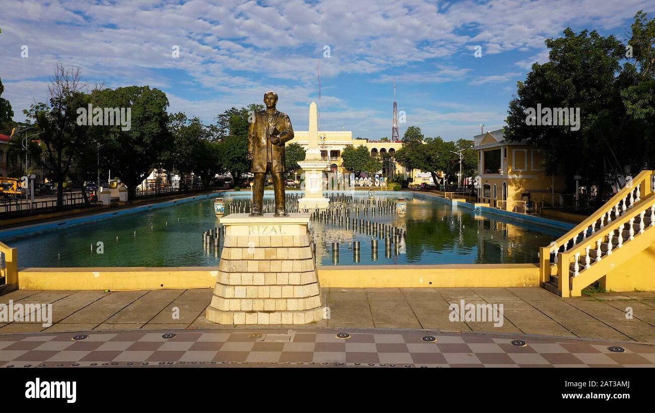 Vigan Philippines, Plaza Salcedo Dancing Fountain at Vigan City ...