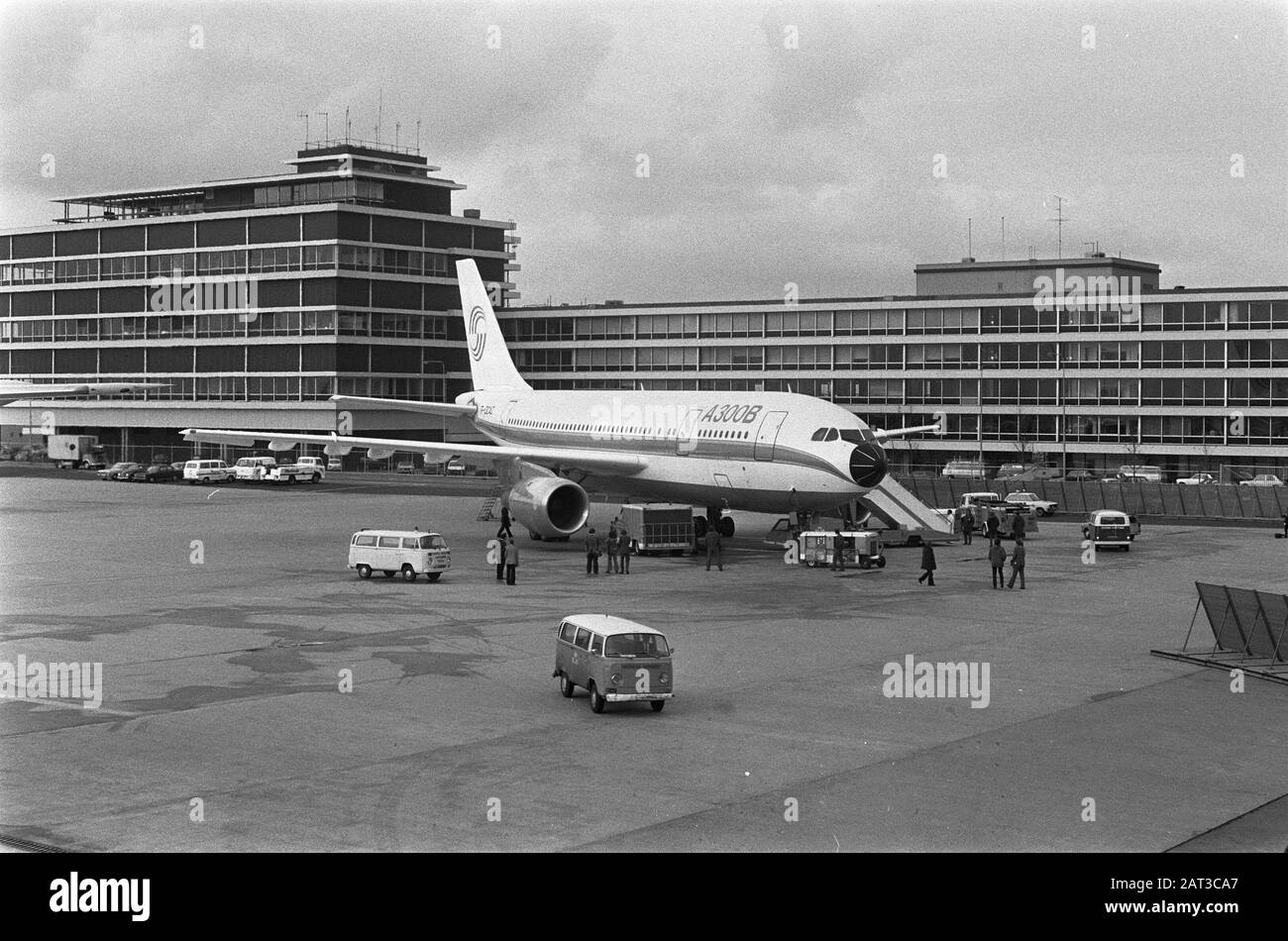 Airbus a 300 aircraft Black and White Stock Photos & Images - Alamy