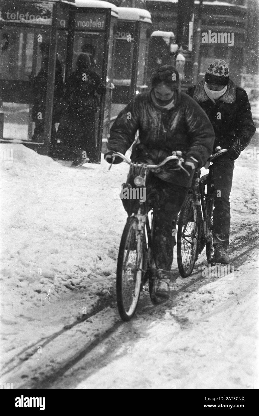 Heavy snowfall; cyclists in the snow Date: 23 January 1984 Location ...