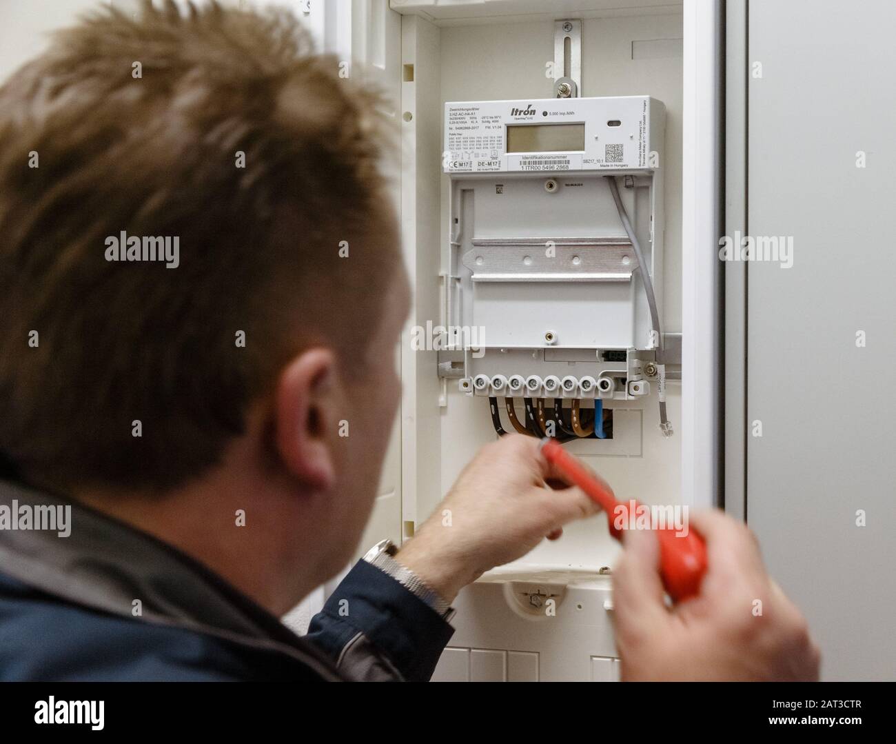 Henstedt Ulzburg, Germany. 30th Jan, 2020. An electrician installs a ...