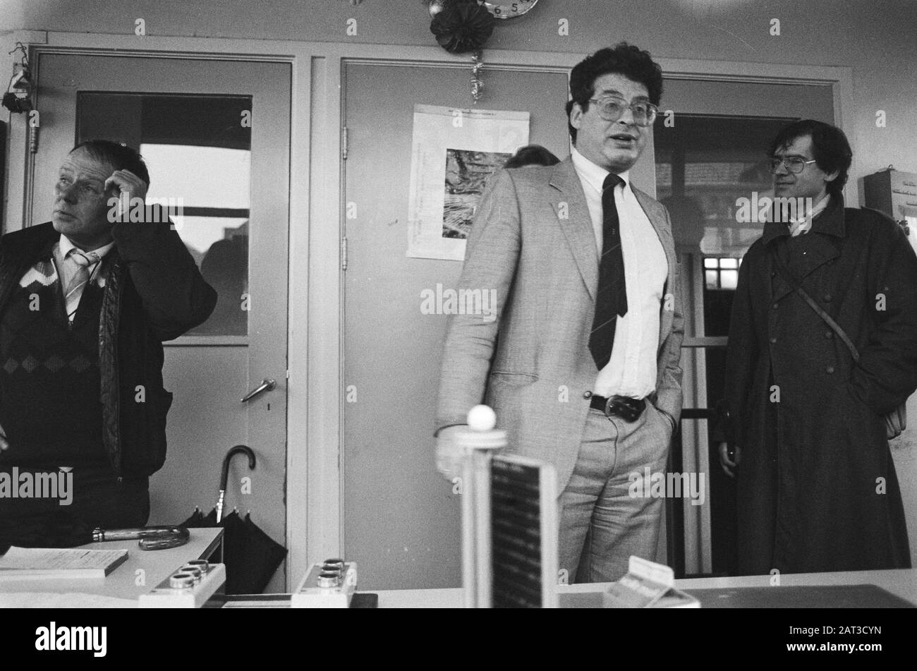 Van Thijn's visit to Staatsliedenbuurt after a short time aborted ...