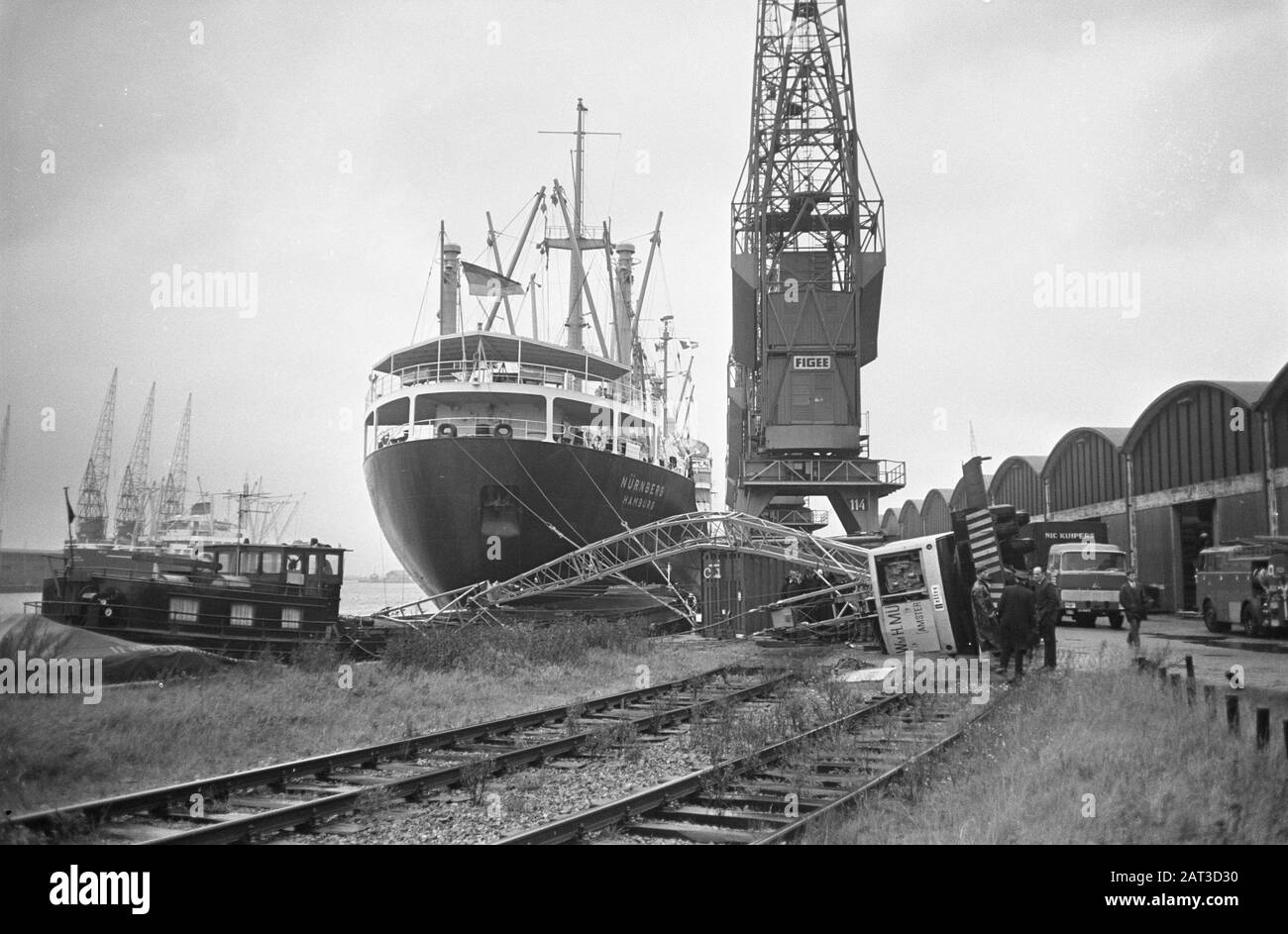 A fallen crane in the Amsterdam Coenhaven cranes, ports, calamities ...