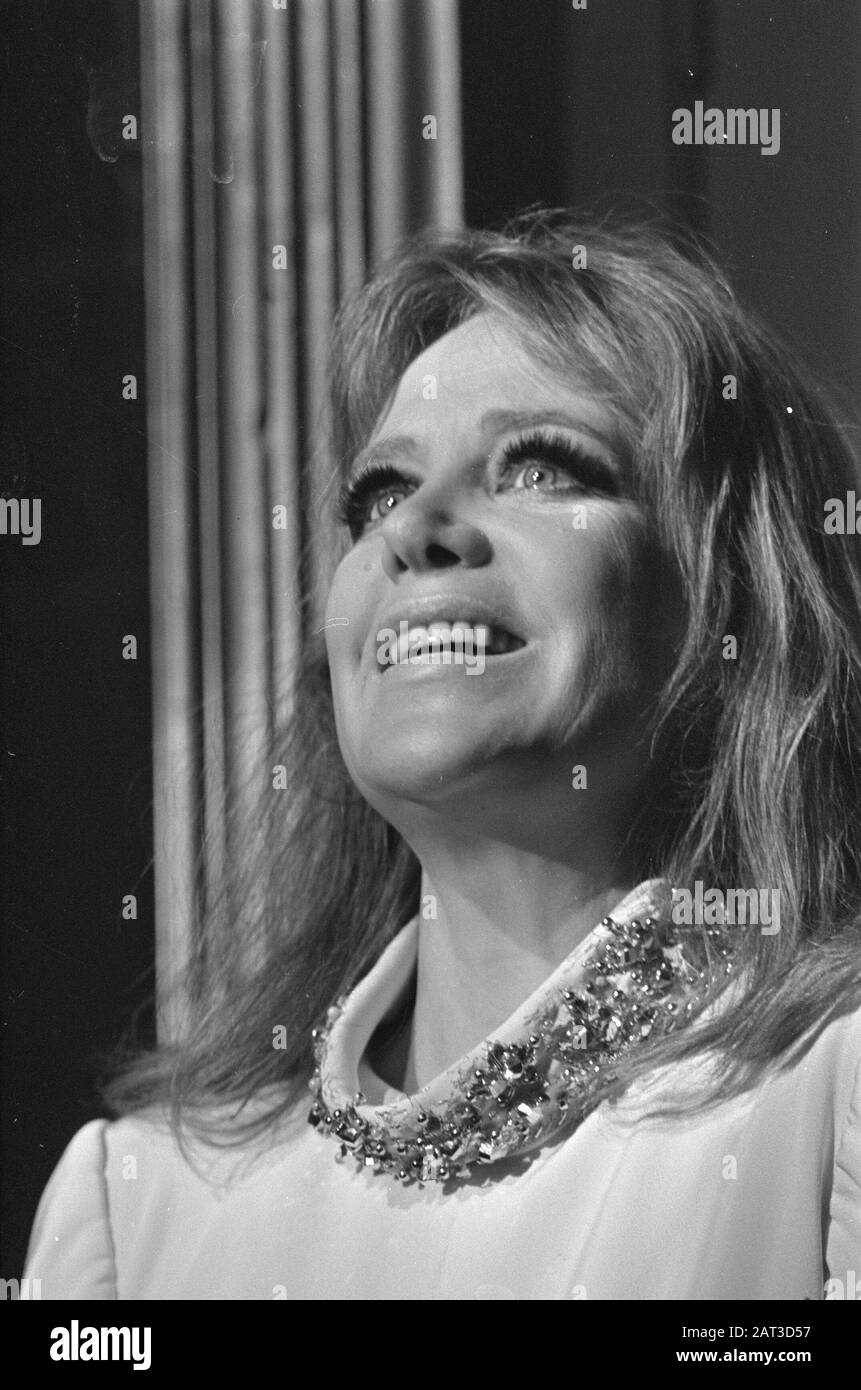 Hildegard Knef during TV recording Date: March 14, 1969 Keywords: TV ...