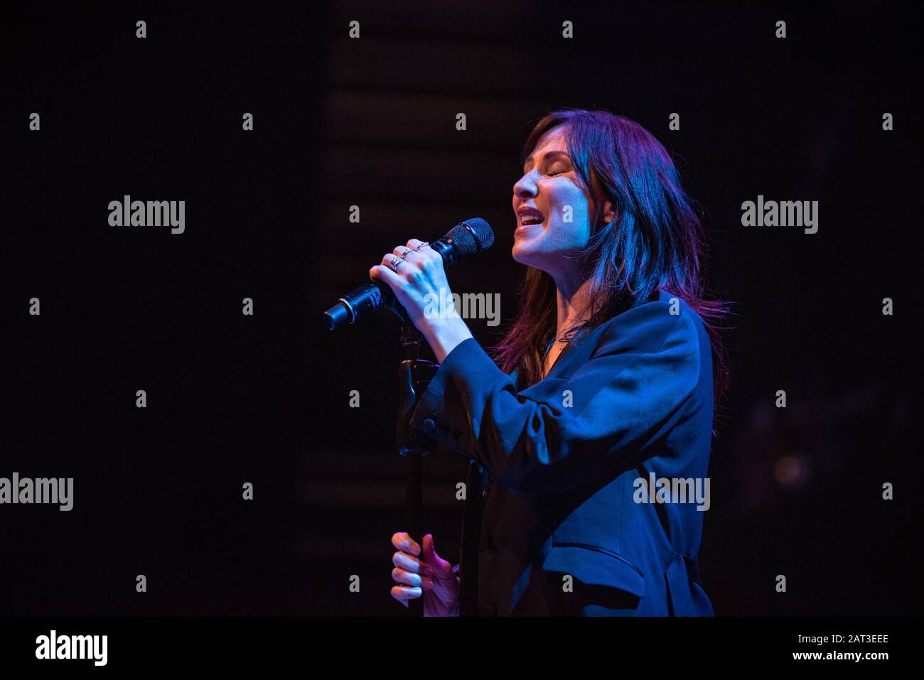 Australian pop singer natalie imbruglia hi-res stock photography and ...