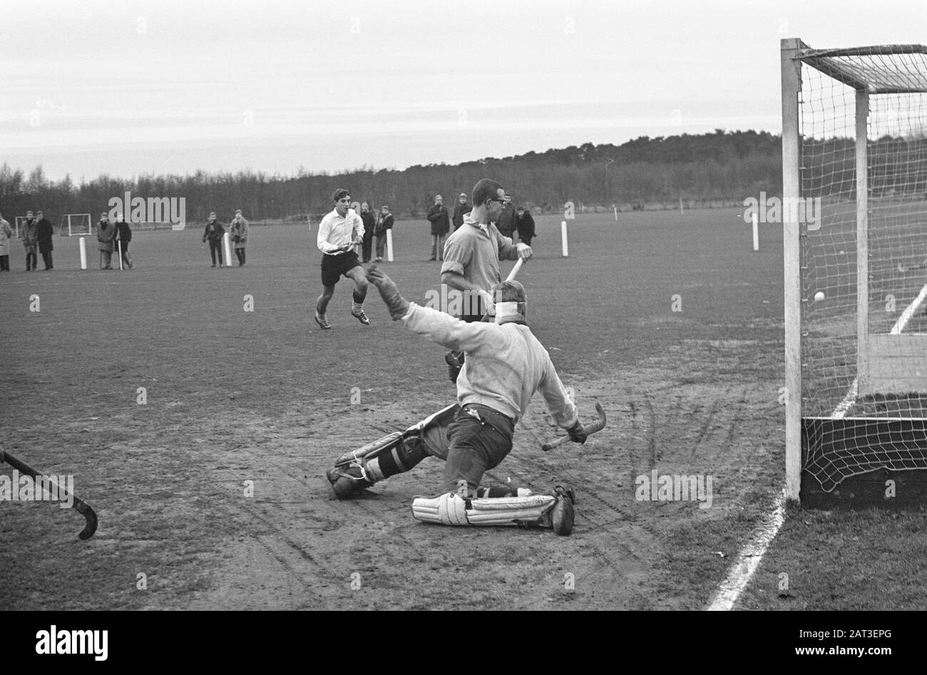 Hockey Laren vs. Amsterdam, goalkeeper Wolf (Laren) looks after ball ...