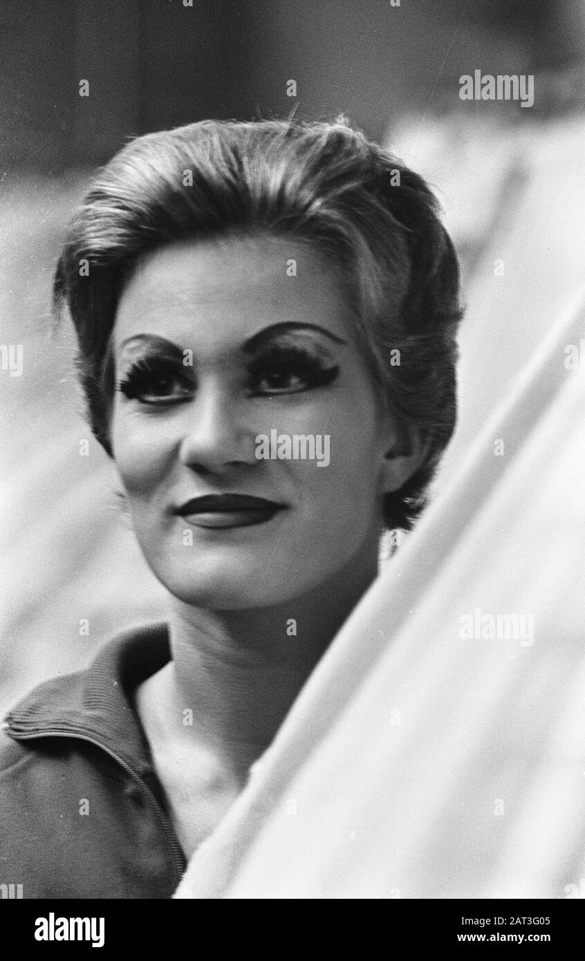 Holiday on Ice in RAI building, premiere Sjoukje Dijkstra (kop) Date ...