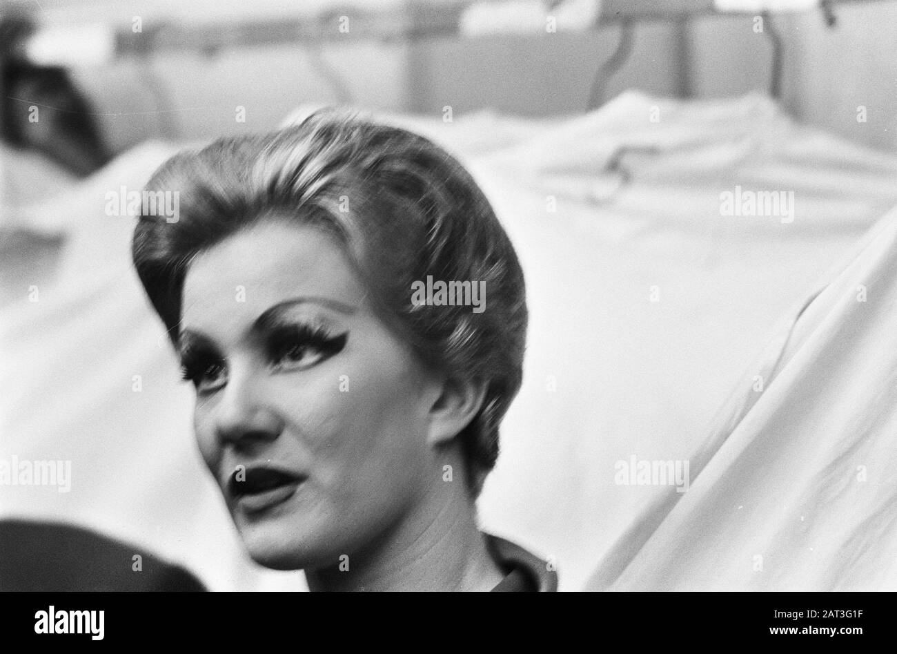 Holiday on Ice in RAI building, premiere Sjoukje Dijkstra (kop) Date ...