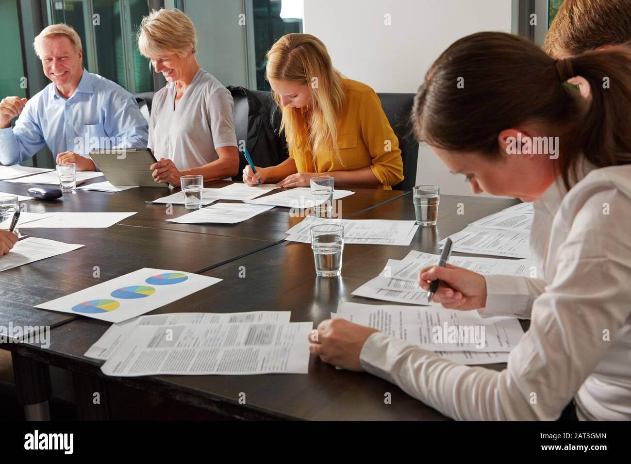 Negotiation sign hi-res stock photography and images - Alamy