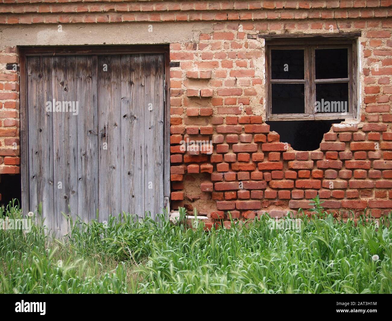 Wrecked house hi-res stock photography and images - Alamy