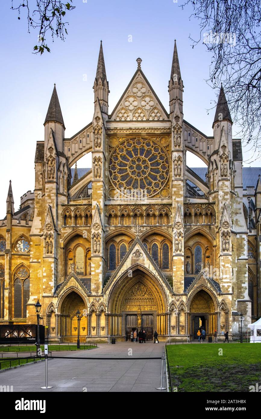Deans yard westminster abbey london hi-res stock photography and images ...