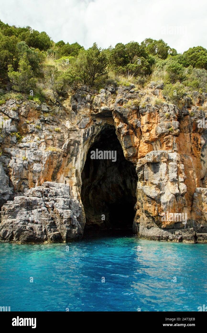 Pozzallo hi-res stock photography and images - Alamy