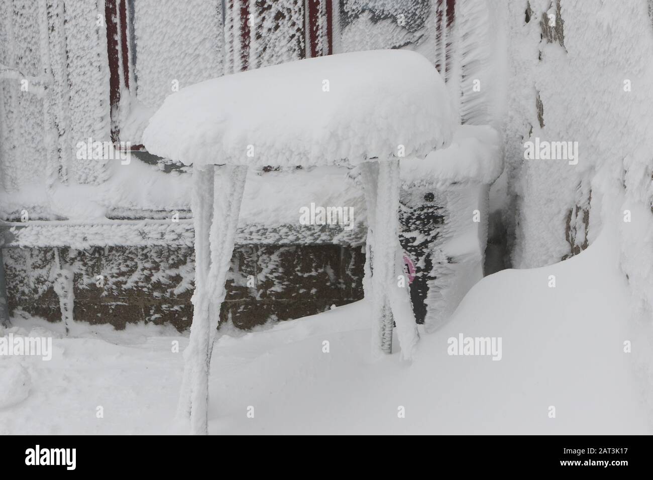 Lump of snow on a table hi-res stock photography and images - Alamy